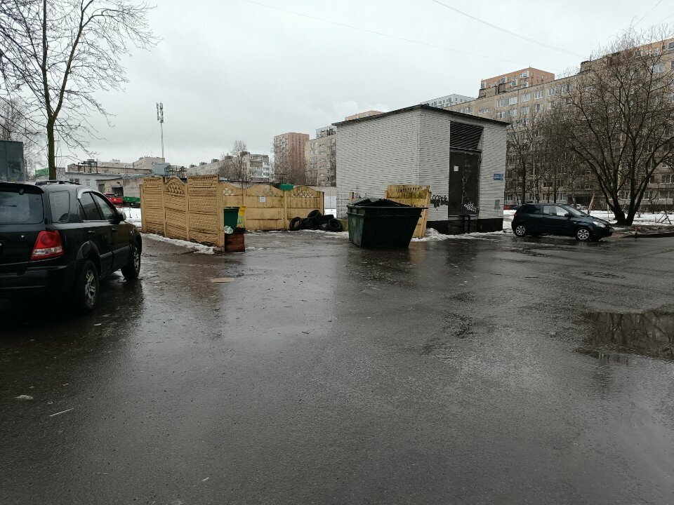 Ayrı çöp toplama noktası Waste sorting, Saint‑Petersburg, foto