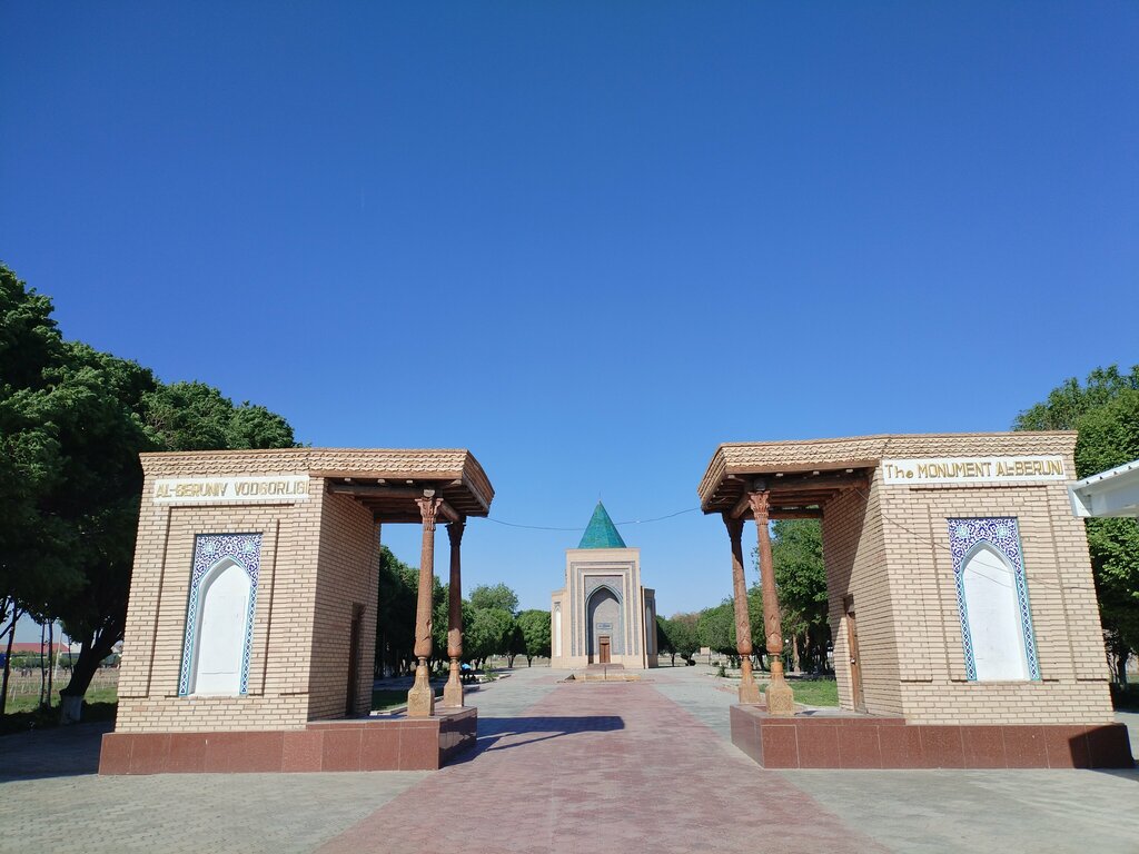 Anıt, heykel El- Biruni, Ürgenç, foto
