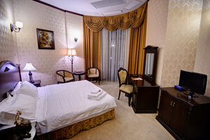 Hotel Carol Constanta (Ilfov County, Tunari, Strada Mihail Kogălniceanu, 15), otel  Constantsa'dan