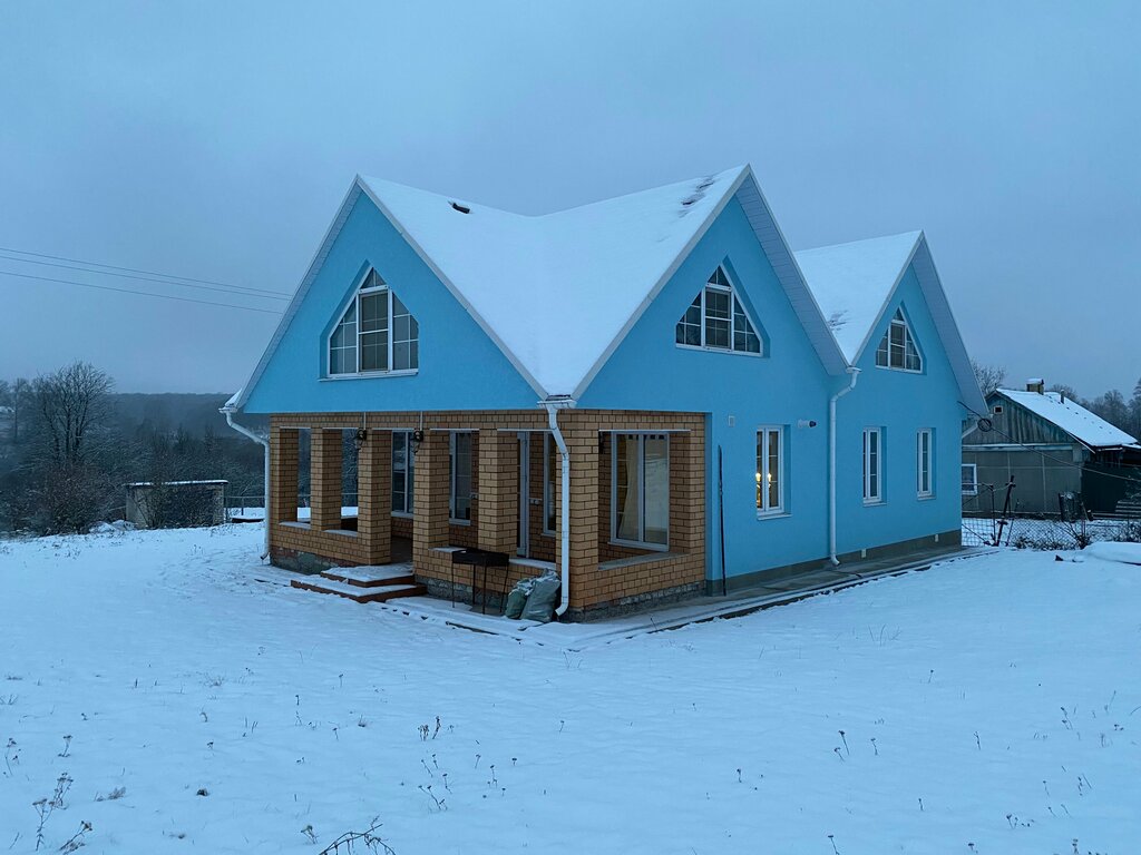 Turistik yerler Дом 7 коньков и 14 скатов, Orlovskaya oblastı, foto