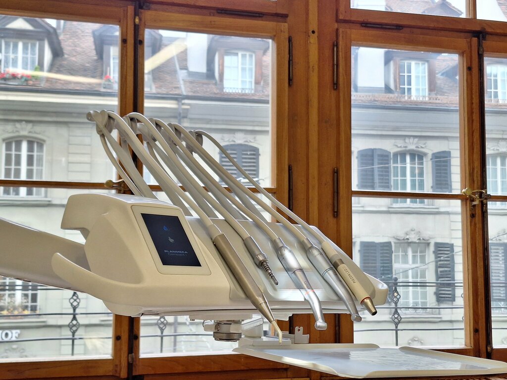 Özel ağız ve diş sağlığı klinikleri ve muayenehaneleri Zahnarztpraxis & Oralchirurgie Spitalgasse, Bern, foto