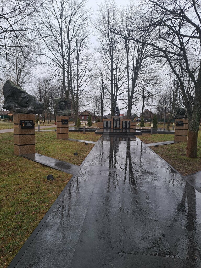 Anıt, heykel Героям Великой Отечественной войны, Bialynichy, foto