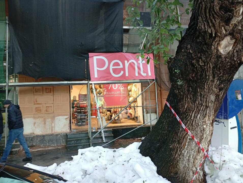 i̇ç giyim ve mayo mağazası Penti, Batum, foto