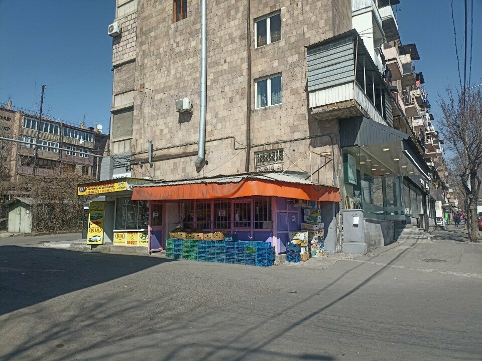 Otomobil yedek parçaları Автозапчасти, Erivan, foto