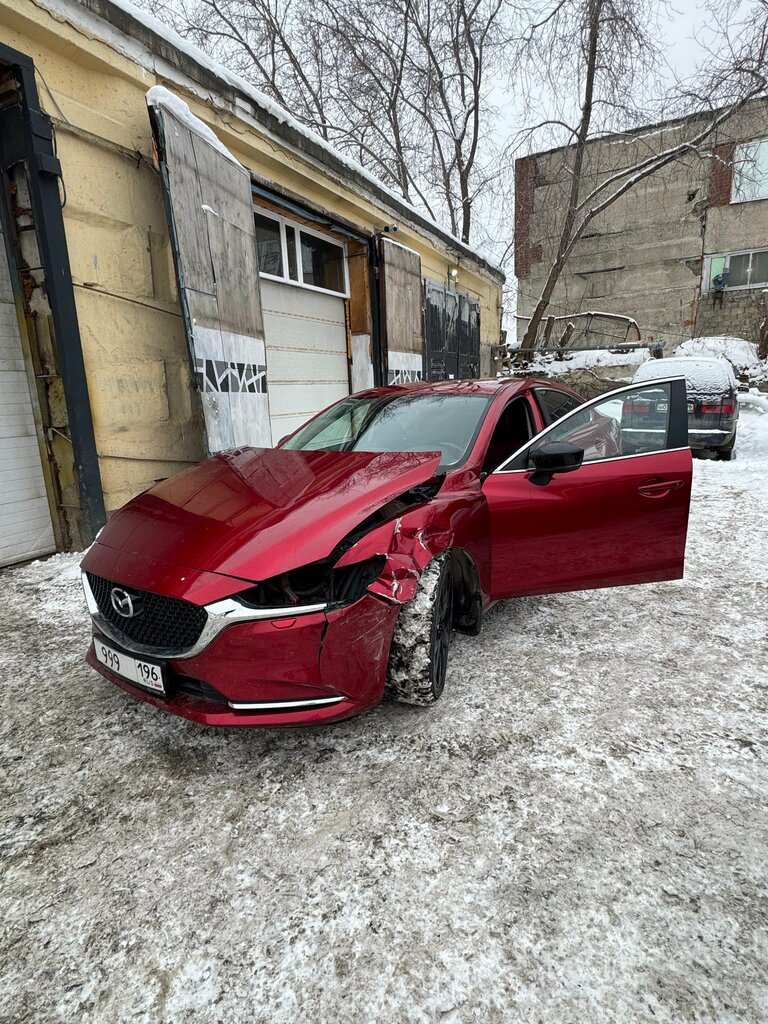 Araba boyama Unis Kuzovnoy, Yekaterinburg, foto