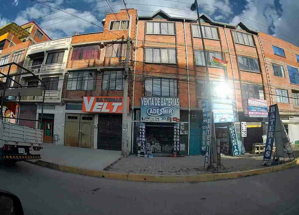 Motosiklet yedek parçaları Baterias Velt, El Alto, foto