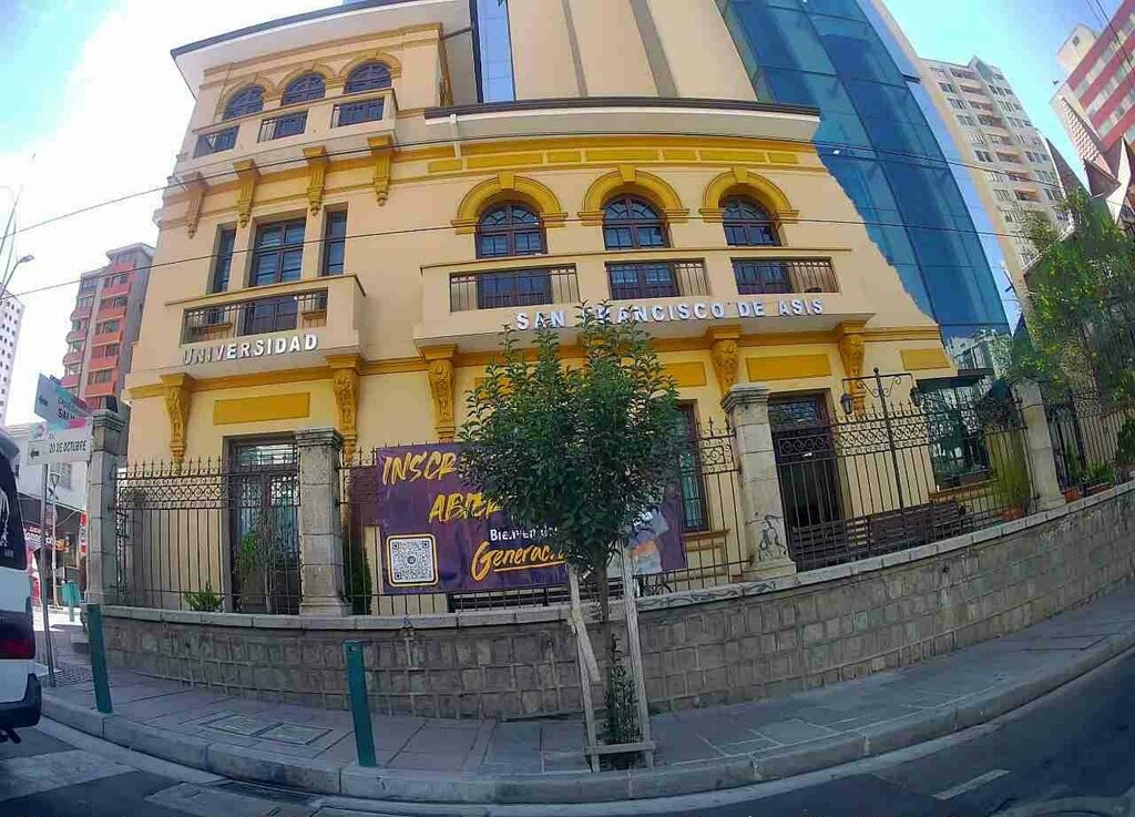Üniversiteler Private University San Francisco de Asís, La Paz, foto