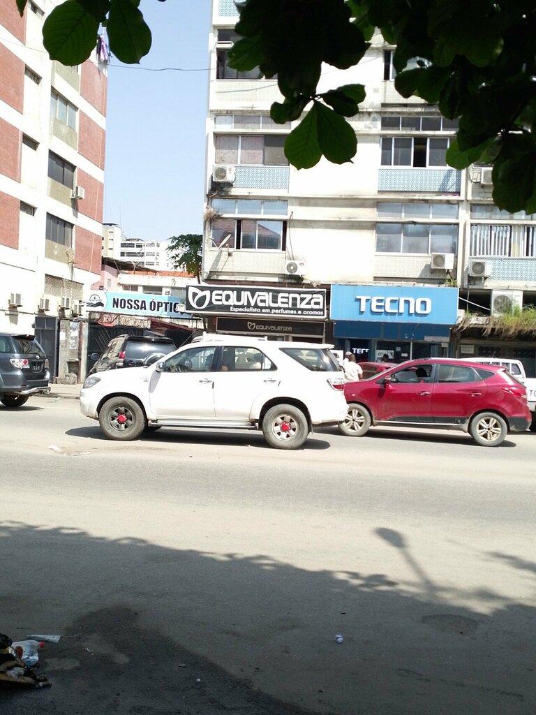 Kozmetik ve parfümeri mağazaları Equivalenza São Paulo, Loanda, foto