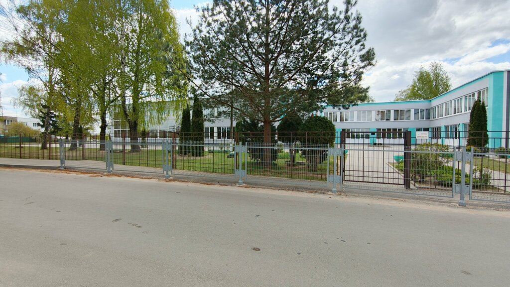 Ortaokul Upk Srednyaya shkola-sad, Minskaya oblastı, foto