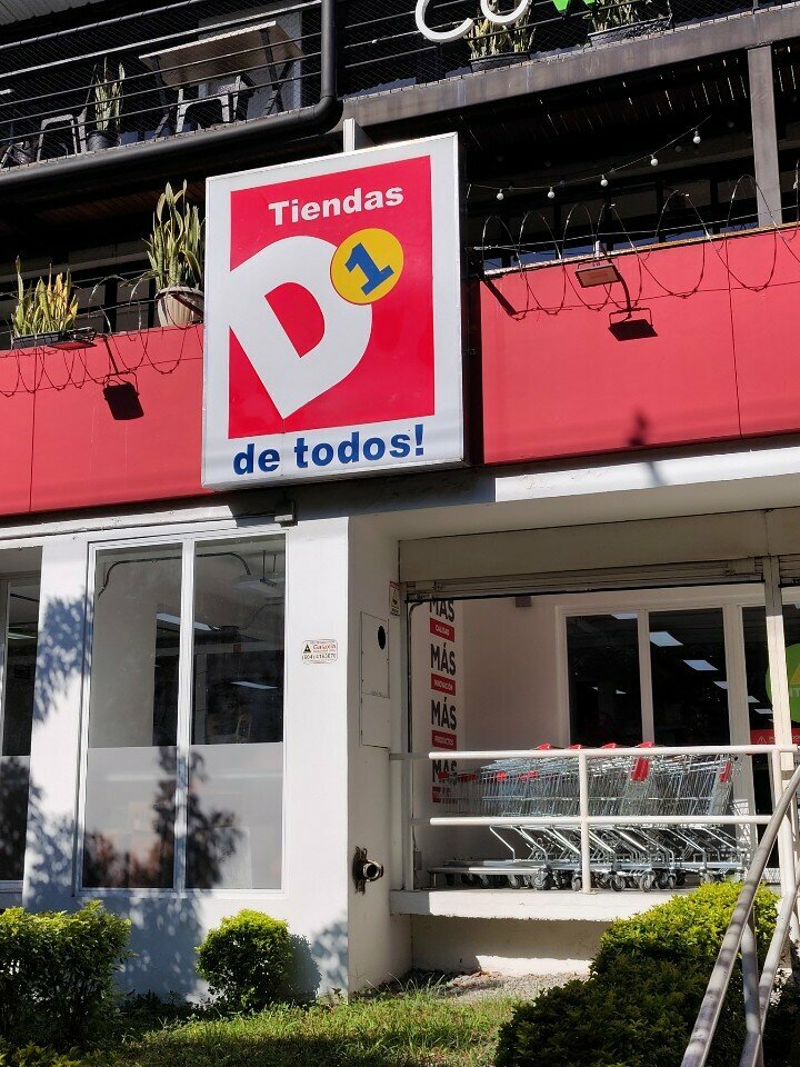 Hipermarket Tienda D1, Medellin, foto