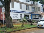 Escuela De Automovilismo Suramericana Cali (Valle del Cauca, Municipio de Santiago de Cali, Comuna 19, Cañaveralejo, Carrera 62C, 9-17), sürücü kursları  Cali'den