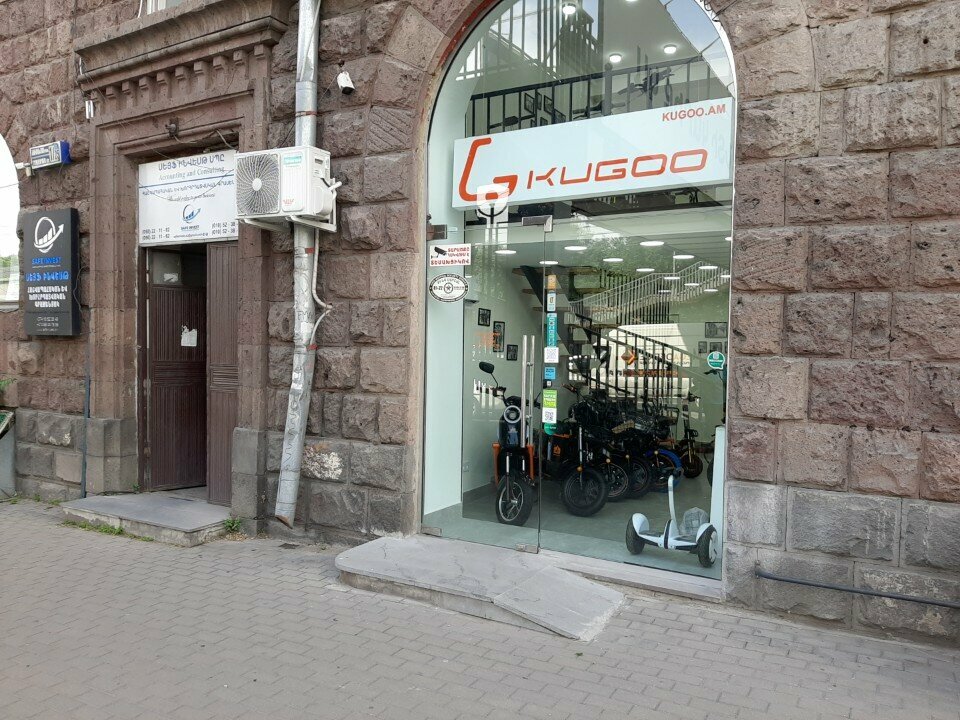 Scooter, denge bisikleti mağazası Kugoo, Erivan, foto