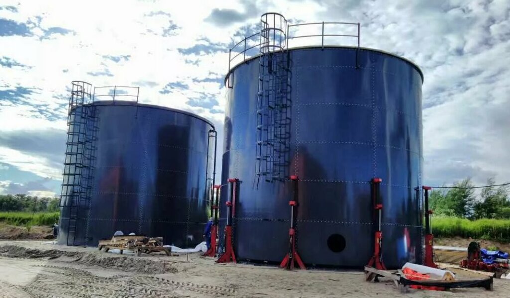 Rezervuar ve sıvı nakliye ekipmanları Absolut, Saint‑Petersburg, foto