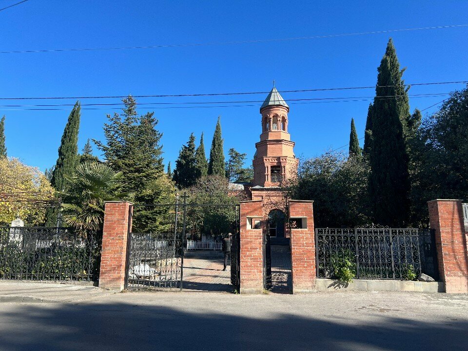 Ortodoks kiliseleri Церковь Святой Нины, Tiflis, foto