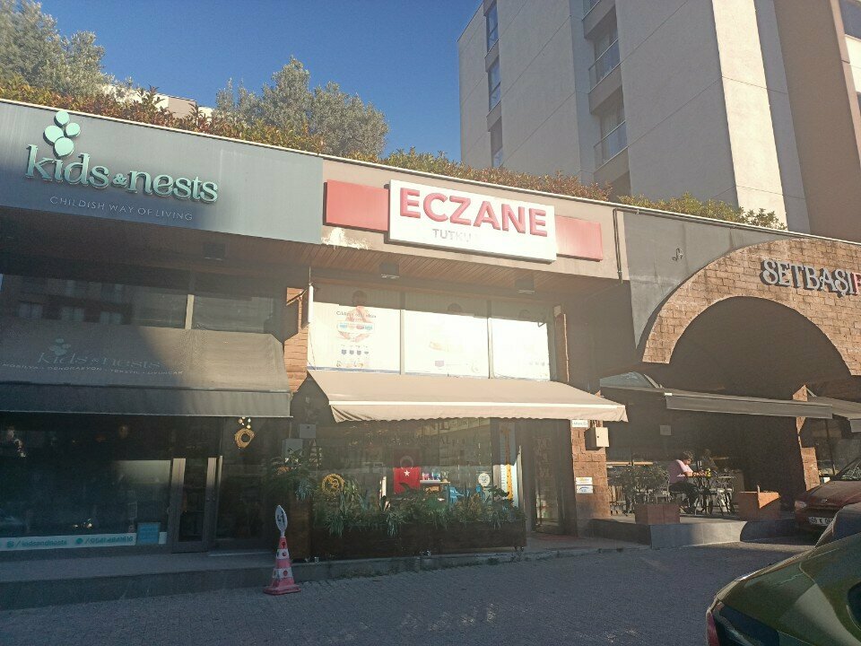 Eczaneler Tutku Karçal Eczanesi, Bursa, foto