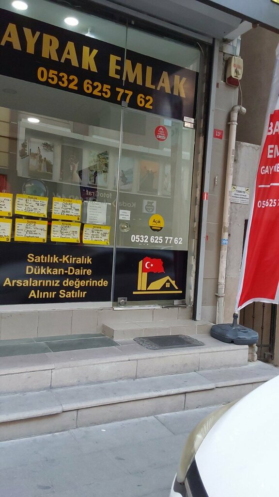 Emlak ofisi Bayrak Emlak, İstanbul, foto
