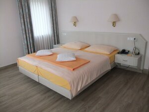 Hotel Classico (Geschwister-Scholl-Platz No:10, Aschaffenburg), otel  Aschaffenburg'dan