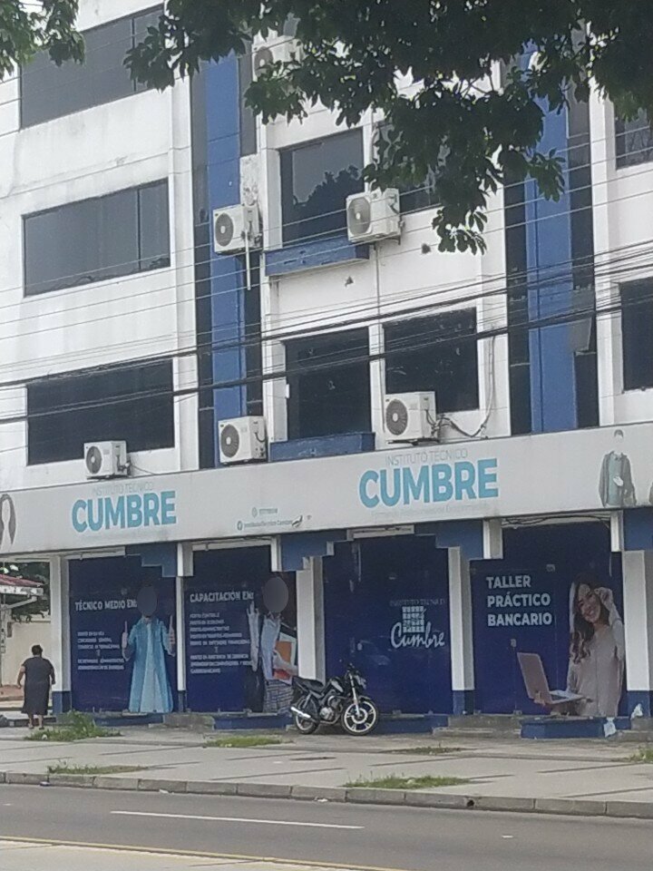 Eğitim merkezleri Cumbre, Santa‑Krus, foto