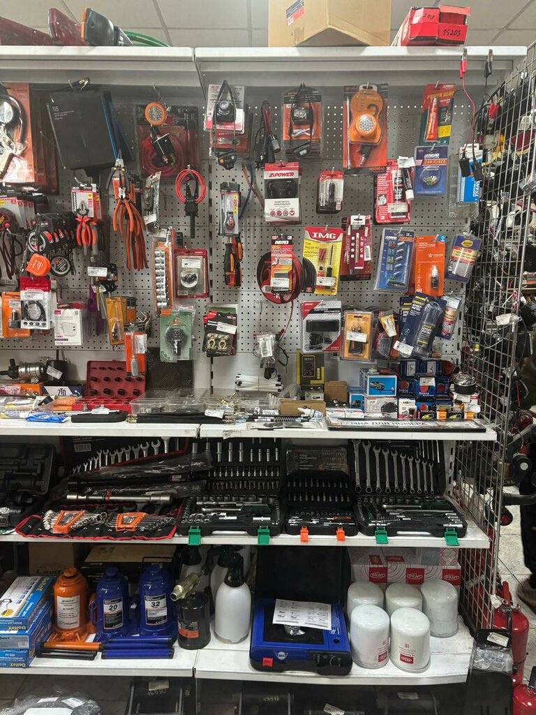 Otomobil yedek parçaları Фура, Nefteyugansk, foto