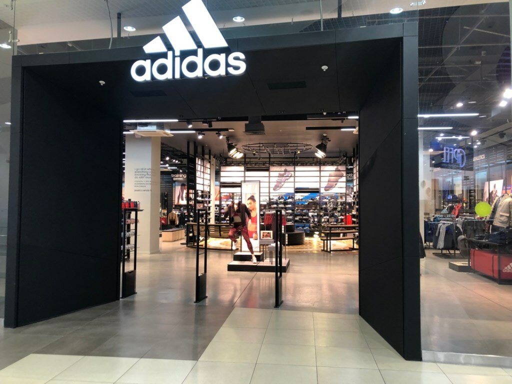 Spor giyim ve ayakkabı Adidas, Novosibirsk, foto