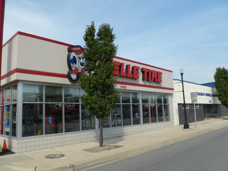 Express yağ değişim noktası Belle Tire, Dearborn, foto