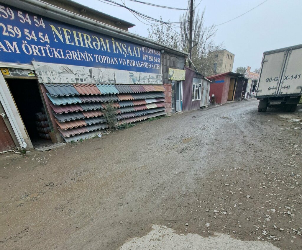 Çatı ve çatı materyalleri Nehrəm, Bakü, foto