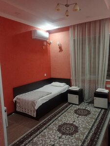 Hotel (Shymkent, Bozaryq shaǵyn aýdany), otel  Çimkent'ten (Şımkent'ten)