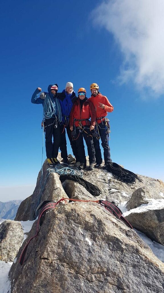 Dağ zirvesi Пик Одесса 4810 метров, Batken İli, foto