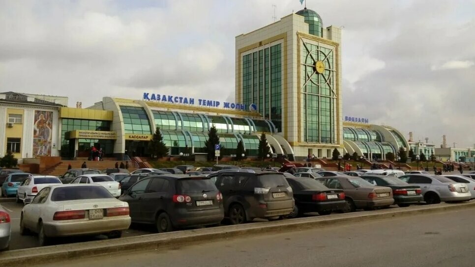 Tren istasyonu Nur-Sultan-1 İstasyonu, Astana, foto