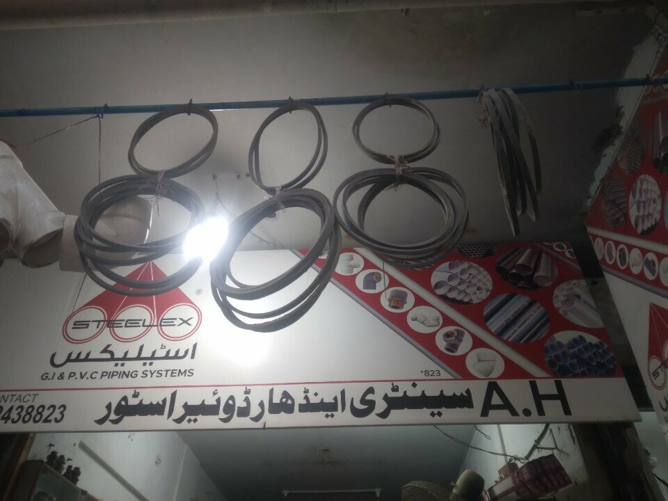 Boru tesisatı ve aksesuarları Ah sanitary and Hardware Store, Karaçi, foto