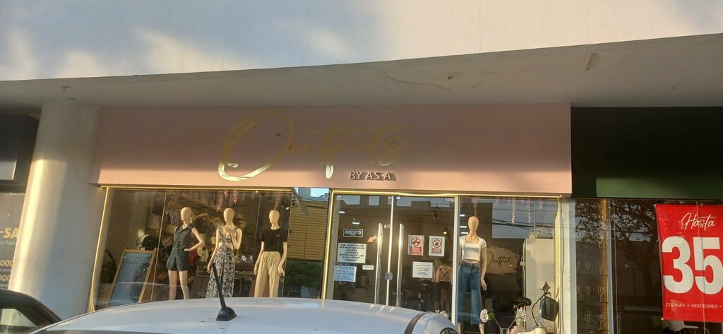 Giyim mağazası Outfits by Asia, Santa‑Krus, foto