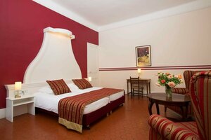 Les Tourelles (Boulevard des Cistes No:5, Sainte-Maxime), otel