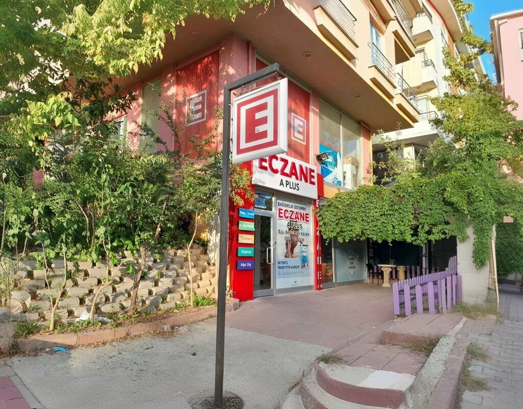 Eczaneler A Plus Eczanesi, İstanbul, foto