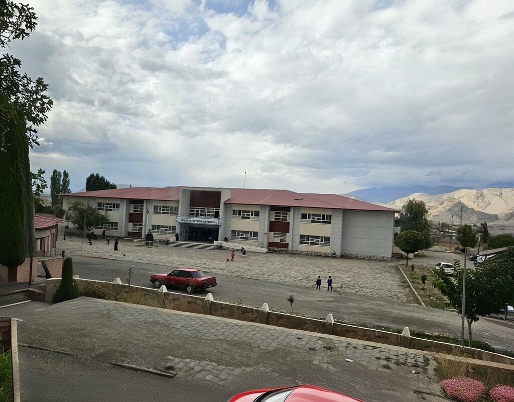 i̇lkokul Hüsnü M. Özyeğin İlkokulu, Doğubayazıt, foto
