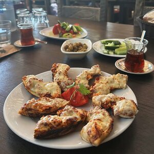 Çeşme Sedir Kahvaltı (Fahrettinpaşa Mah., 2234. Sok., No:4, Çeşme, İzmir), kafe  Çeşme'den