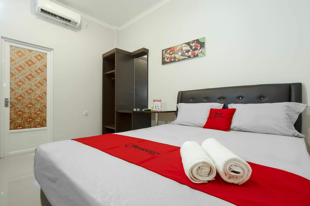 Otel Reddoorz near Terminal Joyoboyo, Surabaya, foto