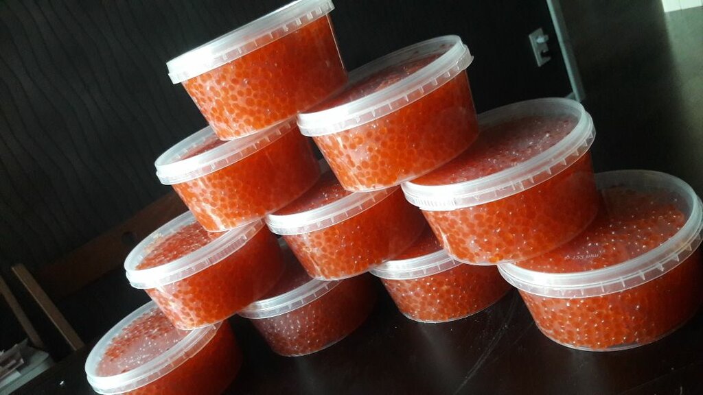 Balık ve deniz ürünleri Krasnaya ikra V Sochi, Soçi, foto