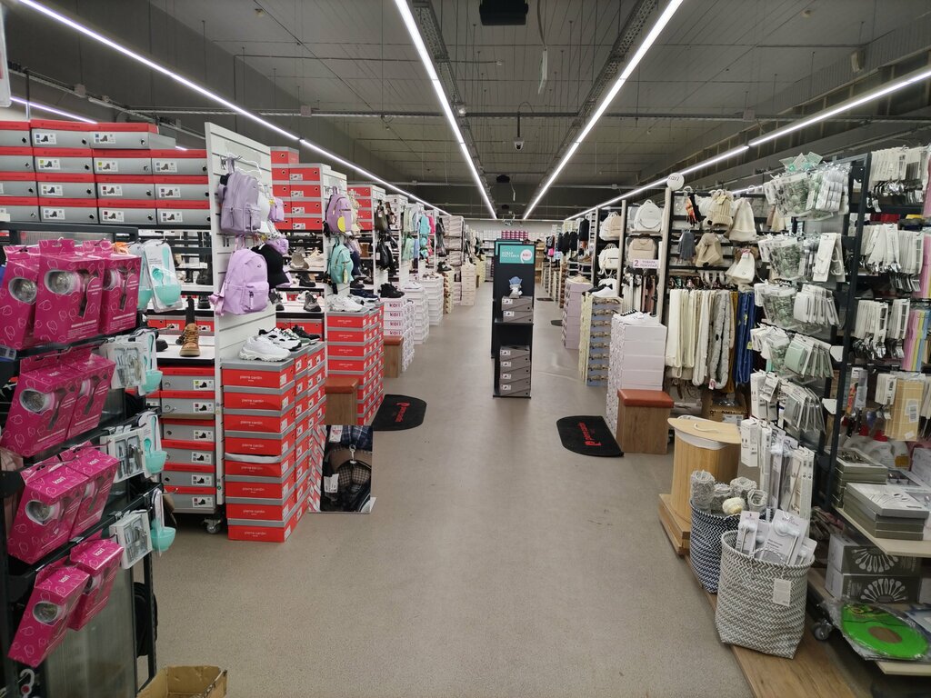 Ayakkabı mağazaları Kari, Norilsk, foto