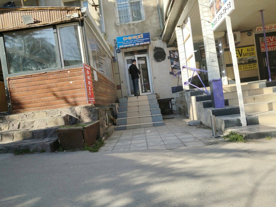 Kıyafet tamiri Dərzi, Bakü, foto