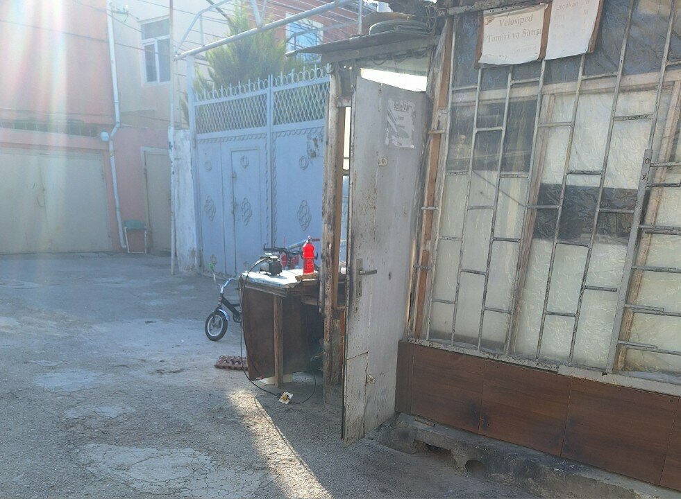 Bisiklet tamircileri Velosiped təmiri və satışı, Bakü, foto