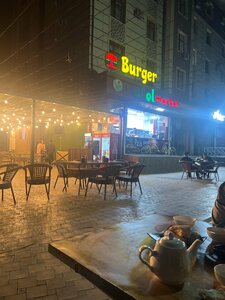 Halol Burger (Islam Karimov Street No:142, Termez), kafe  Termez'den