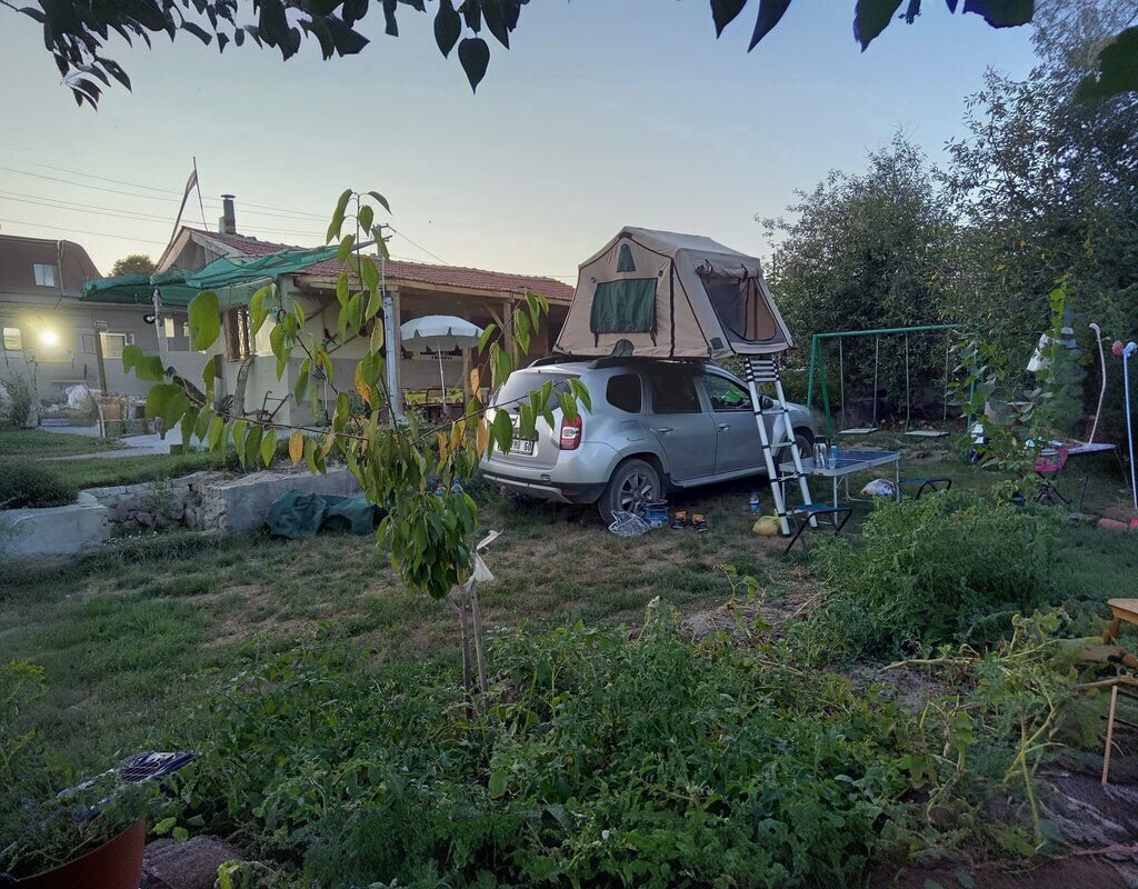 Restoran Çatlıkaya Frig Evi, İhsaniye, foto