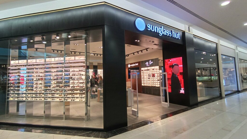 Plaj ürünleri mağazası Sunglass Hut, Bakü, foto