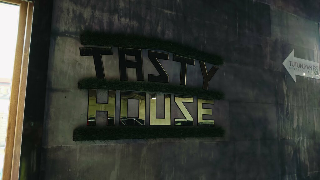 Kasap, şarküteri Tasty House, Erivan, foto