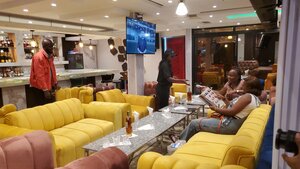 Platinium Lounge (Centre, Mfoundi, Yaounde 6e, Rue 7.466), bar  Yaunde'den