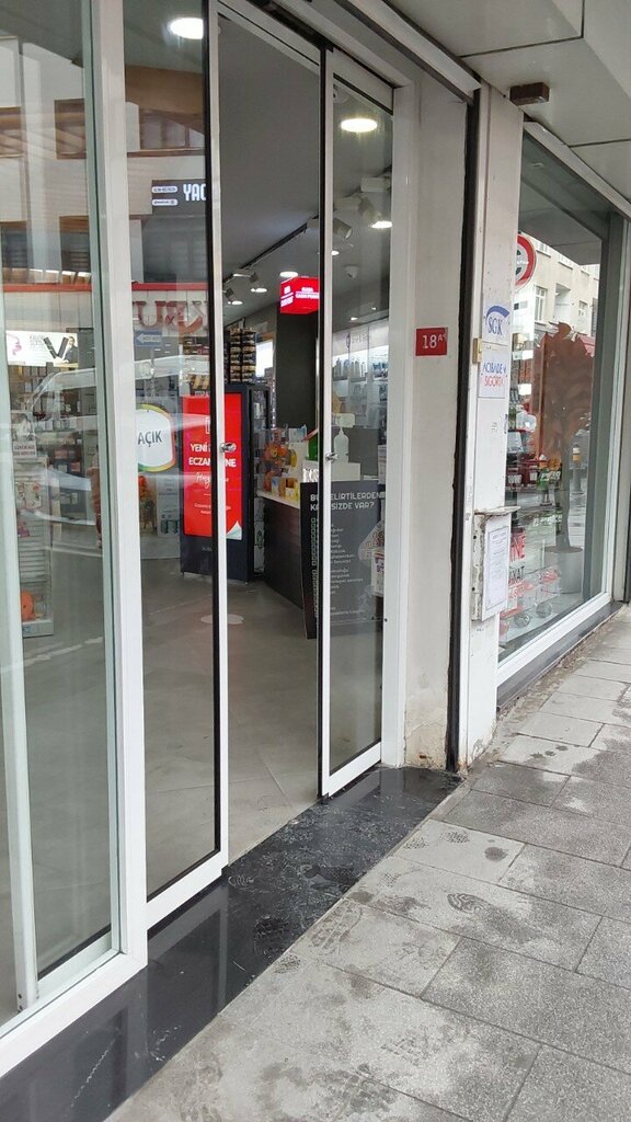 Eczaneler Yeni Hayat Eczanesi, İstanbul, foto