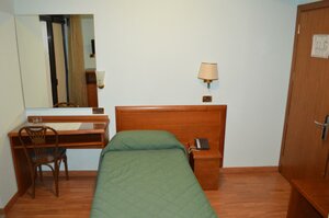 Canadian Hotel (Abruzzo, L'Aquila, Strada Statale 17 Ovest, 17), otel  L'Aquila'dan