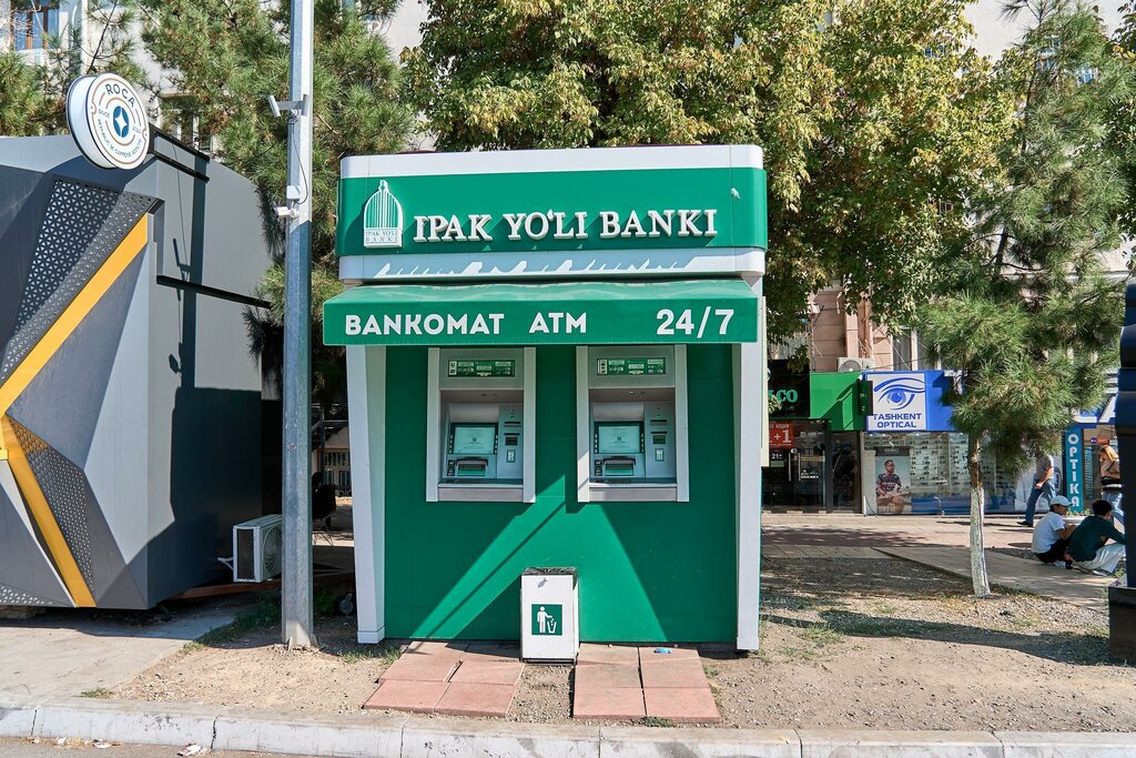 ATM'ler Ipak Yo'li banki, Taşkent, foto