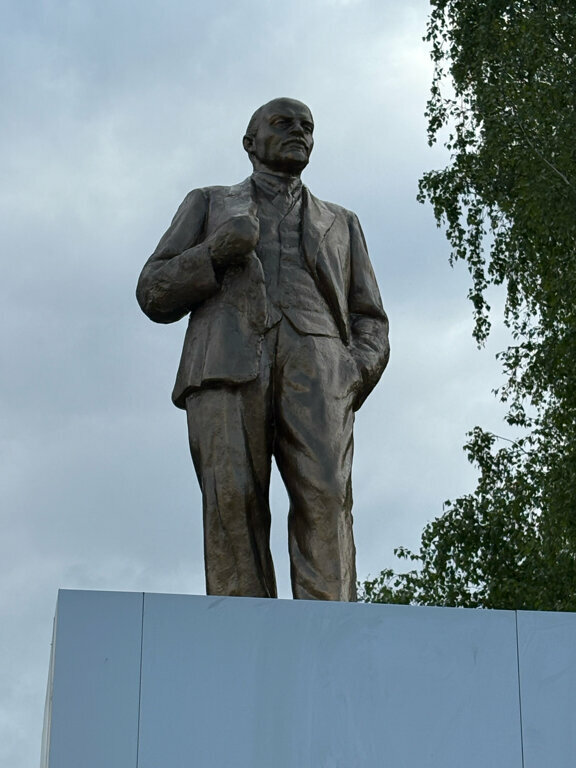 Anıt, heykel В.И. Ленин, Maloarhangelsk, foto