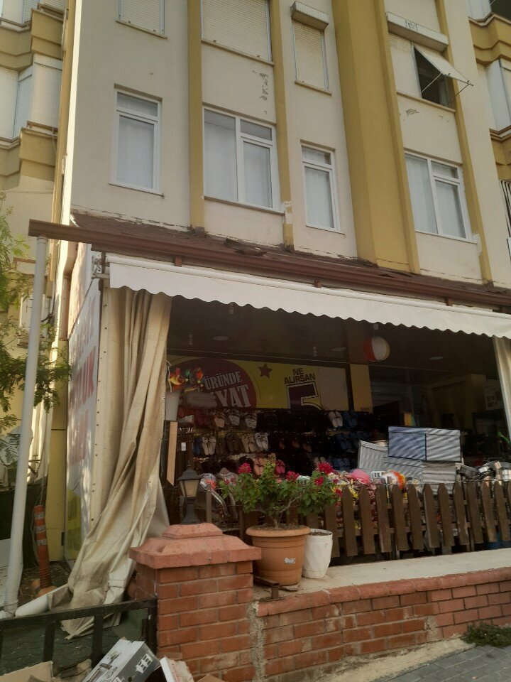 Giyim pazarı Ucuzluk Pazarı, Alanya, foto